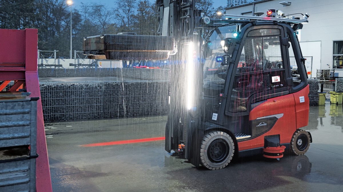 Autonomous outdoor operation of forklifts | KION GROUP AG