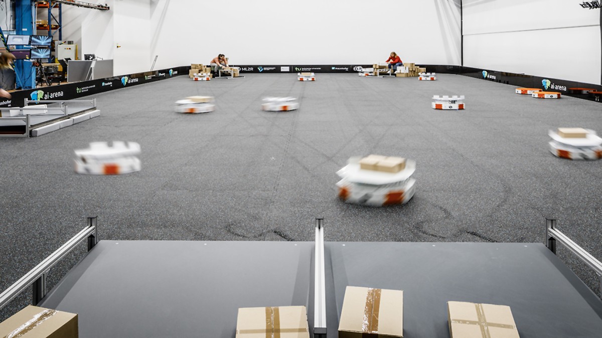 Swarm robot "LoadRunner" - AI in intralogistics | KION GROUP AG