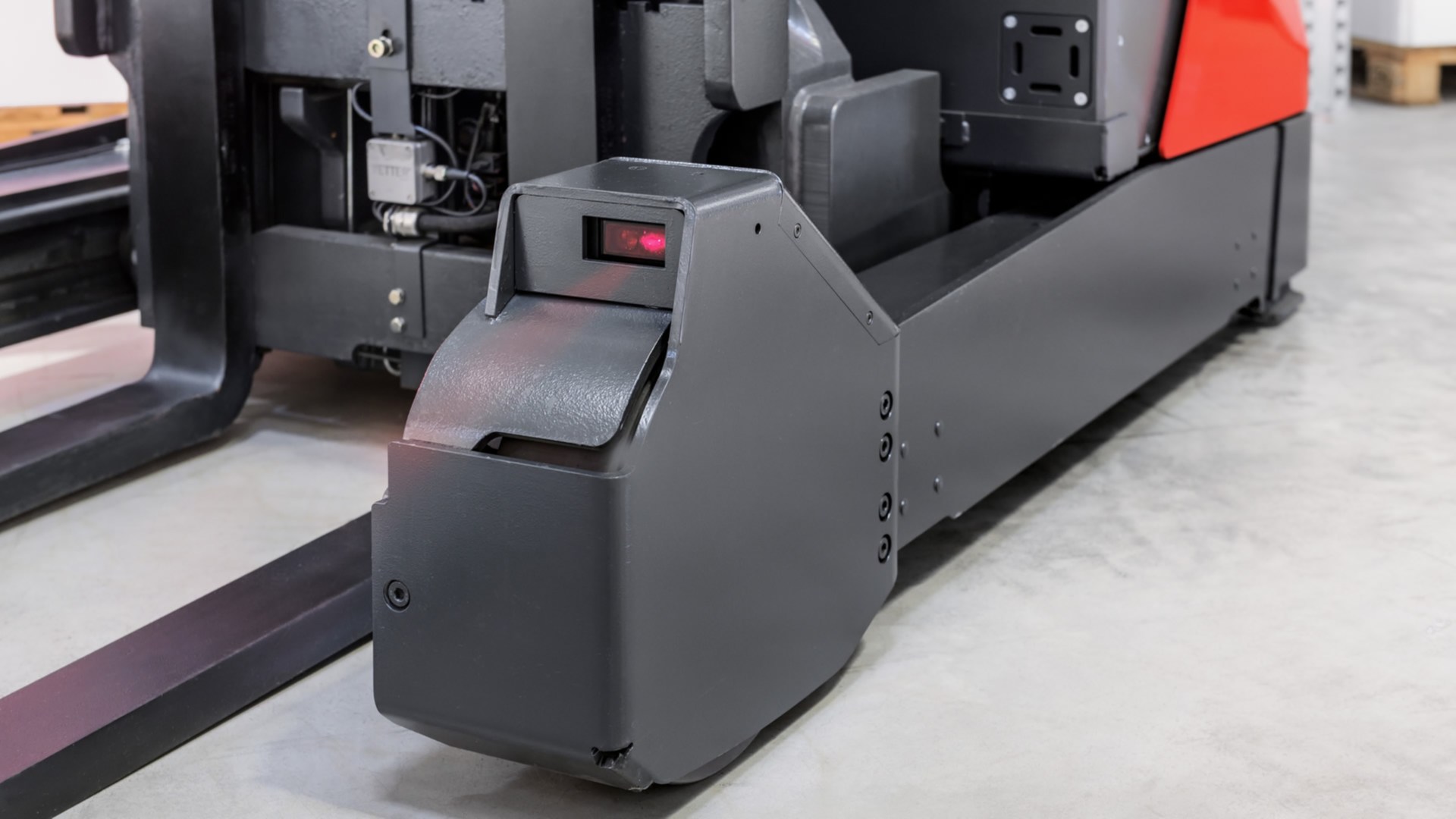 Sensor Technology as the Interface between Man and Machine | KION GROUP AG