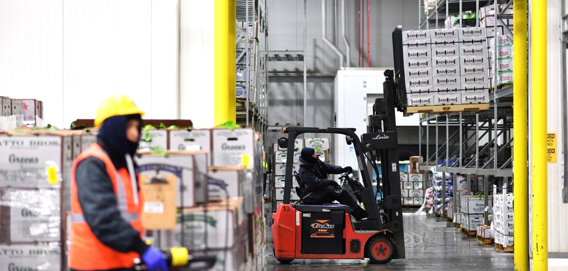 Capturing the sun's energy to benefit produce and trucks | KION GROUP AG