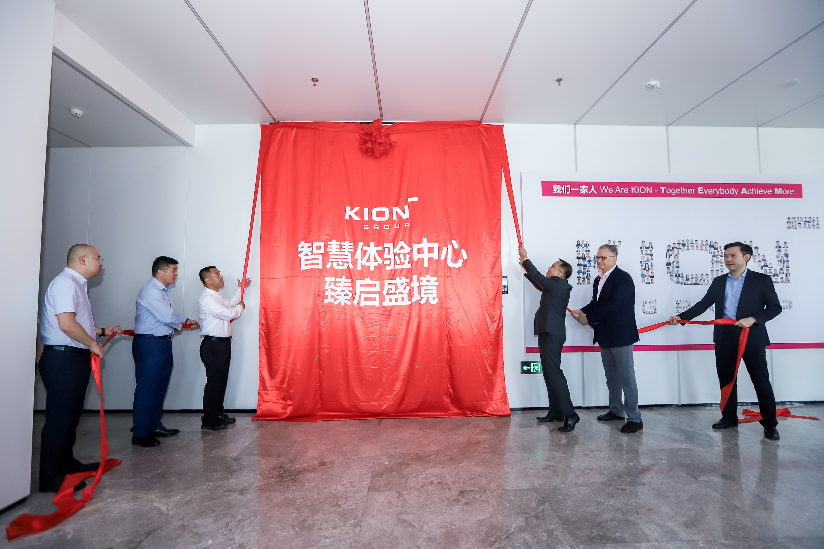 Opening of a new Intelligent Experience Center | KION GROUP AG | KION ...