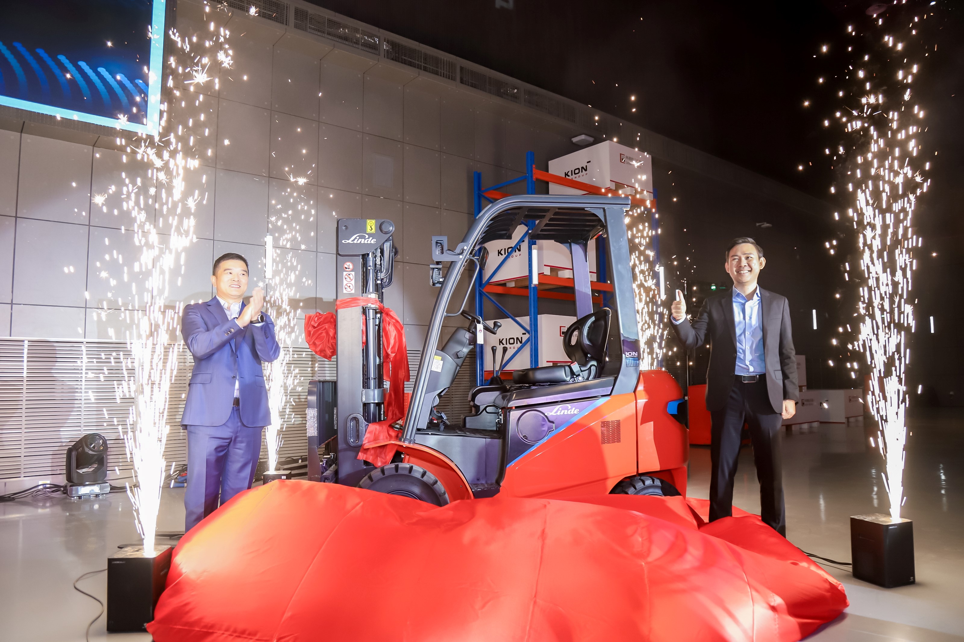 Opening of a new Intelligent Experience Center | KION GROUP AG | KION ...