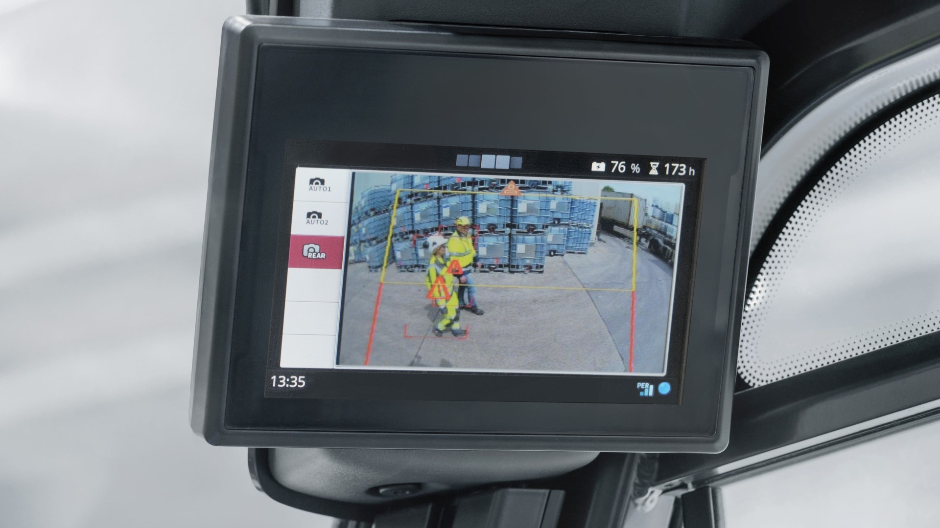 Warehouse safety: Linde technologies prevent accidents | KION GROUP AG