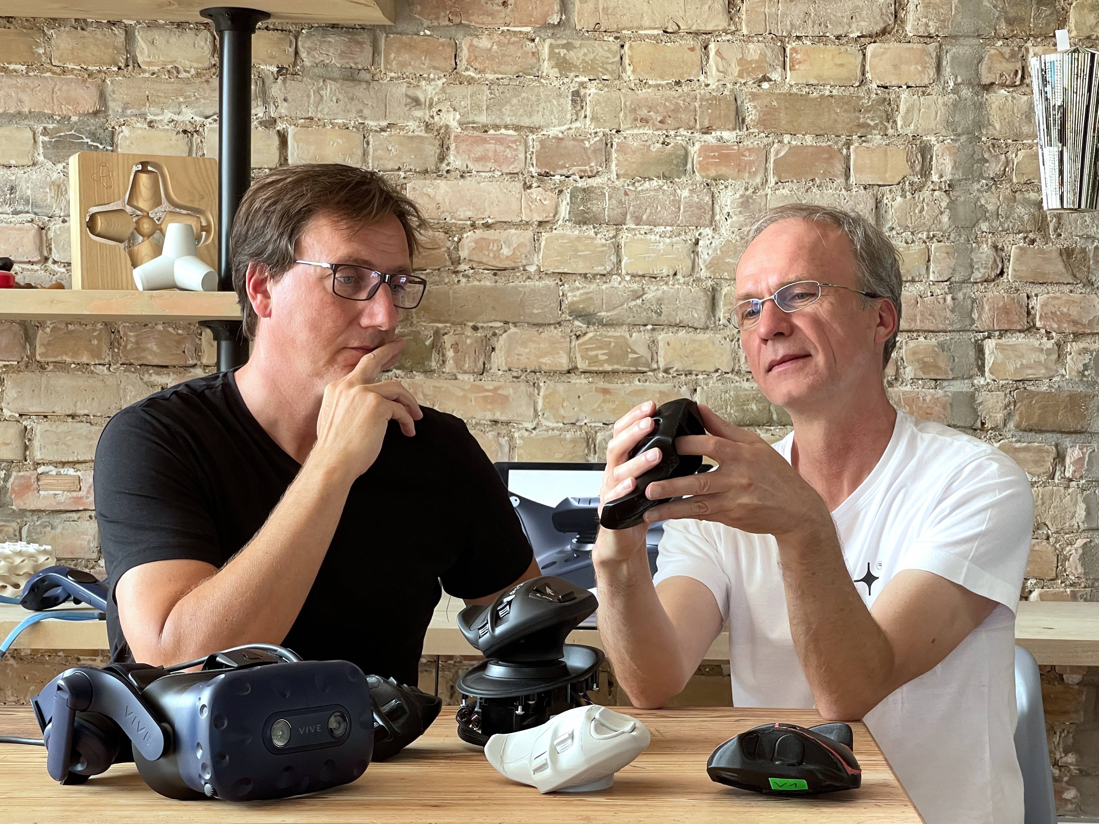 Linde MH and Porsche Engineering | KION GROUP AG