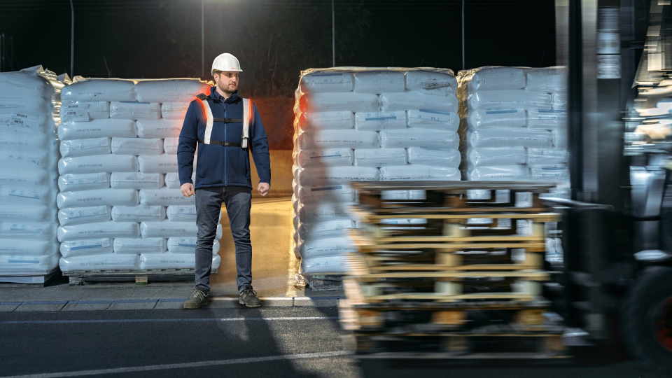 Aktive und passive Assistenzsysteme in Fahrzeugen von KION | KION GROUP AG