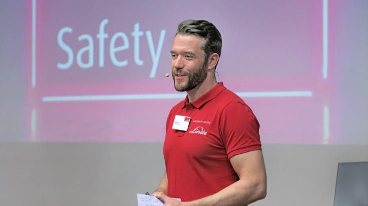 Active and passive assistance systems in KION vehicles | KION GROUP AG